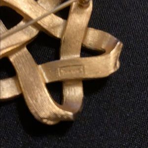 Trifari | Jewelry | Gold Trifari Vintage Pin | Poshmark